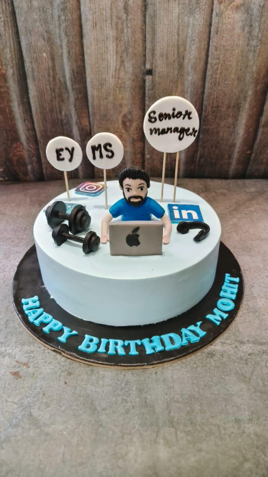 Office- laptop theme cake – Bonviveur